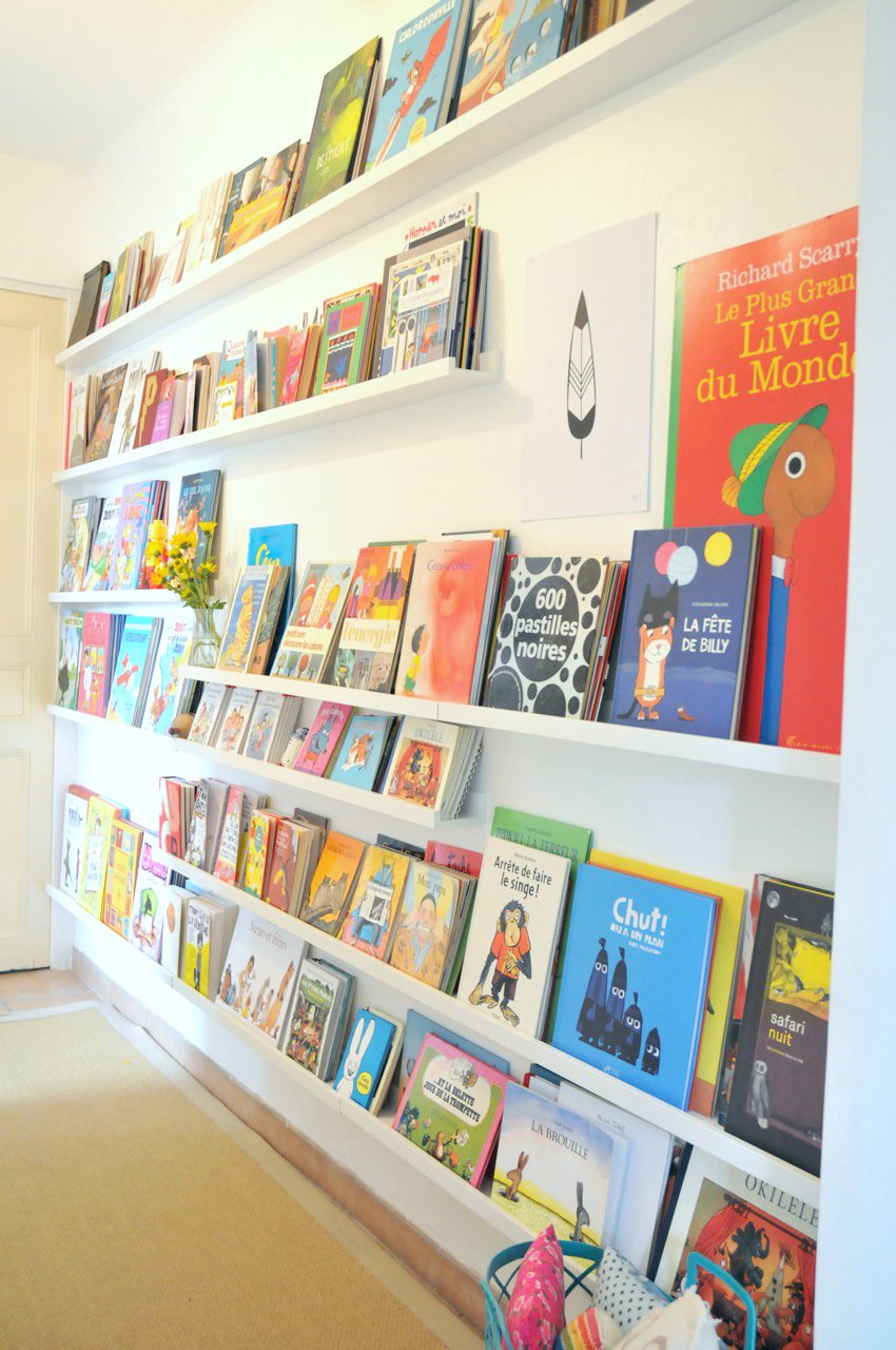 UN MUR DE LIVRES, LA BIBLIOTHÈQUE DES ENFANTS - Ritalechat